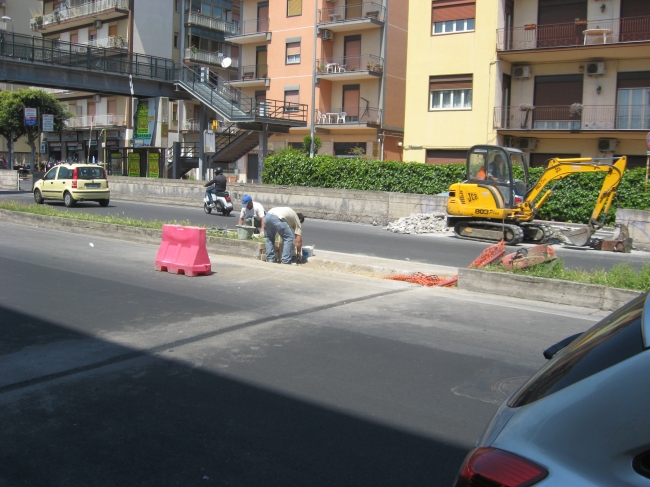 Via Due Obelischi in sicurezza |L'amministrazione avvia i lavori
