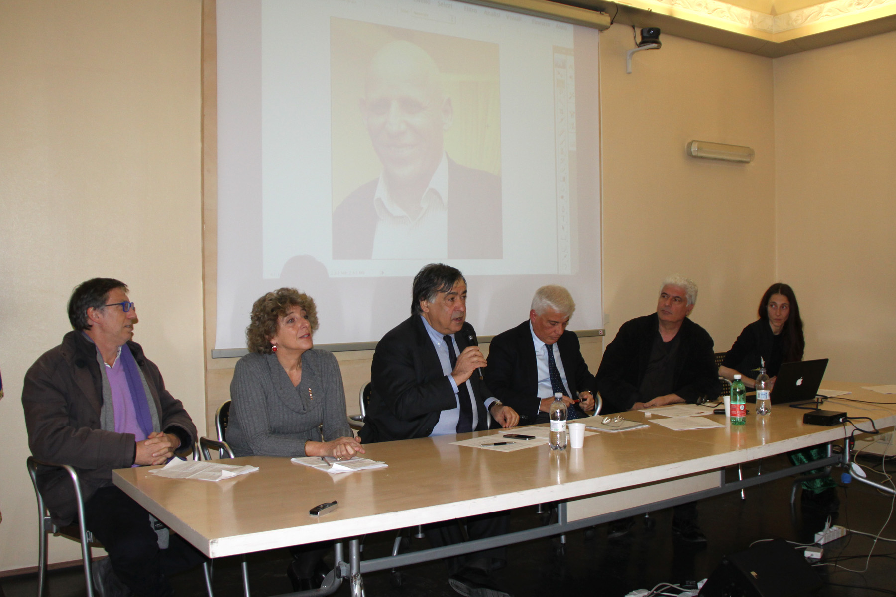 Teatro Garibaldi assegnato| all'associazione di Bavera