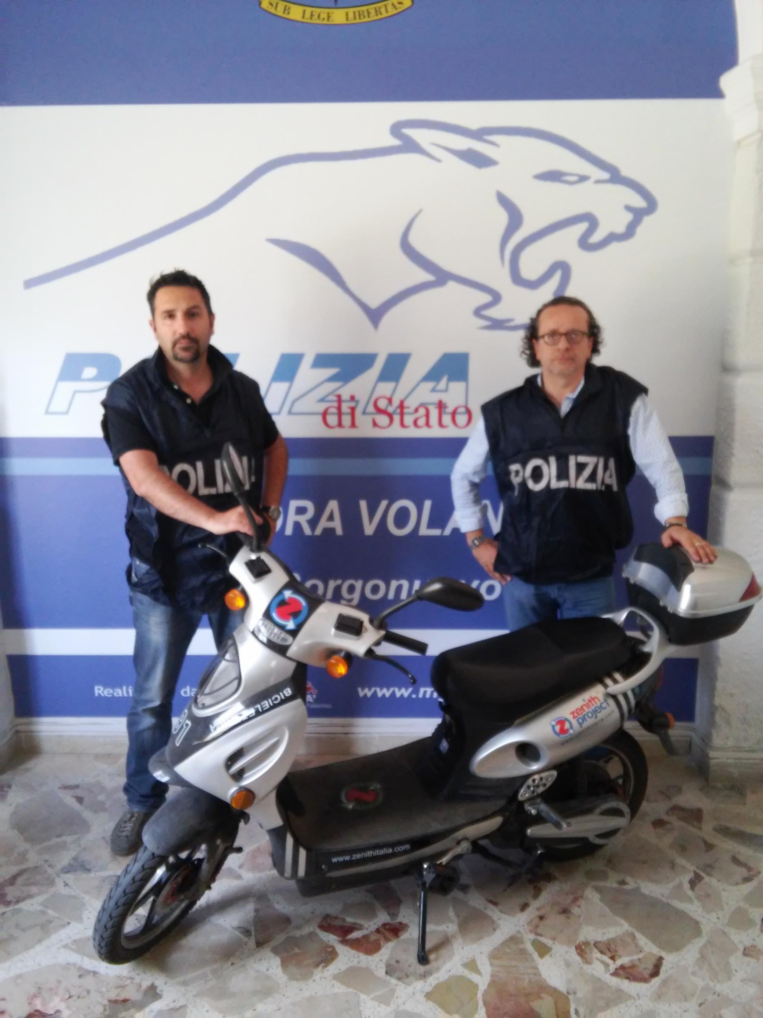 Tenta di rubare una bici elettrica | Arrestato un 26enne