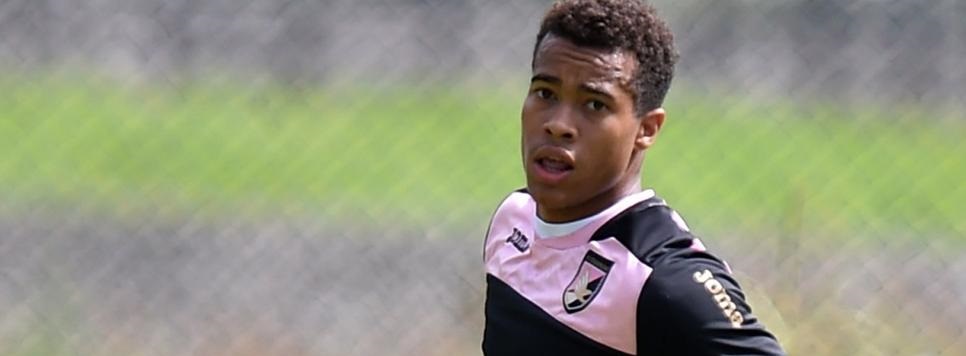 Quaison esulta: è re d'Europa | Il Palermo celebra il suo talento