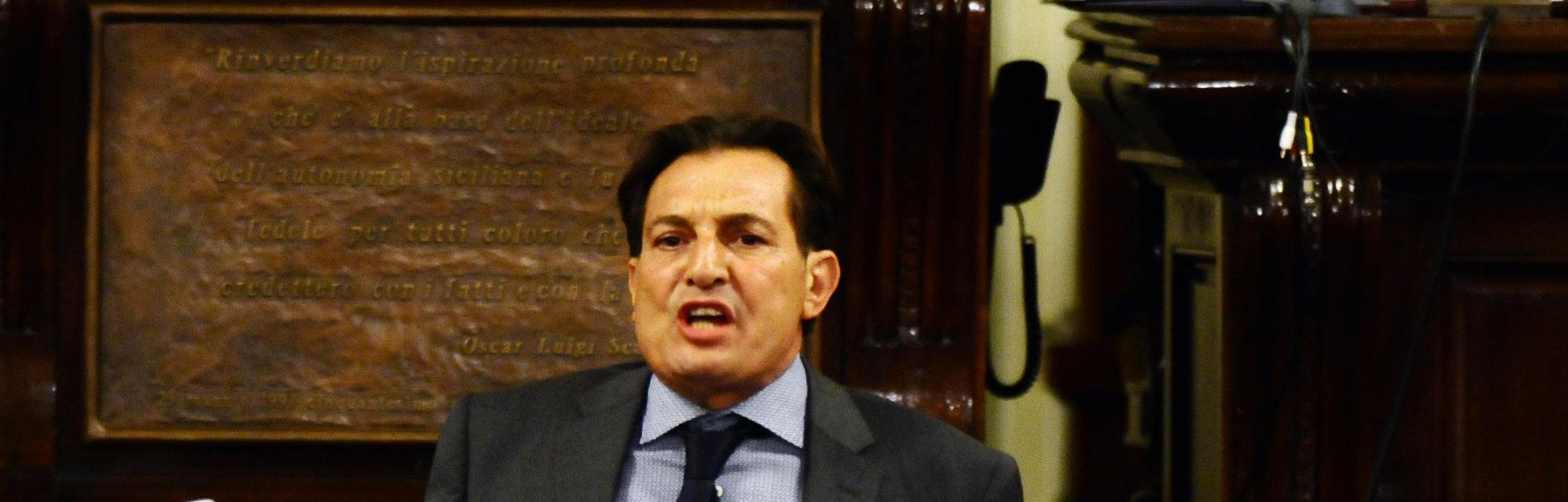 Tutti i fallimenti di Saro | L'ultima spiaggia è il sicilianismo