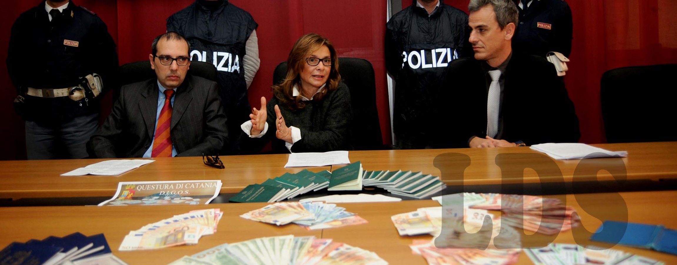 Terrorismo, operazione della Digos |Sgominata centrale di documenti