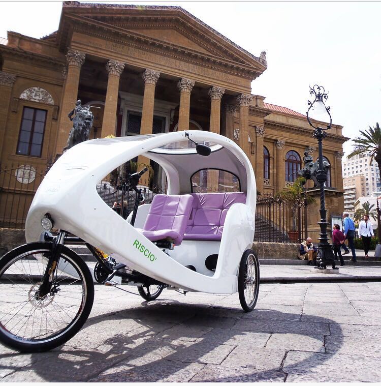 Mezzi ecologici per i turisti| "In centro a bordo dei risciò" - Live ...