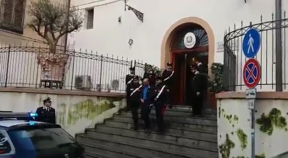 L'uscita degli arrestati | Guarda il video