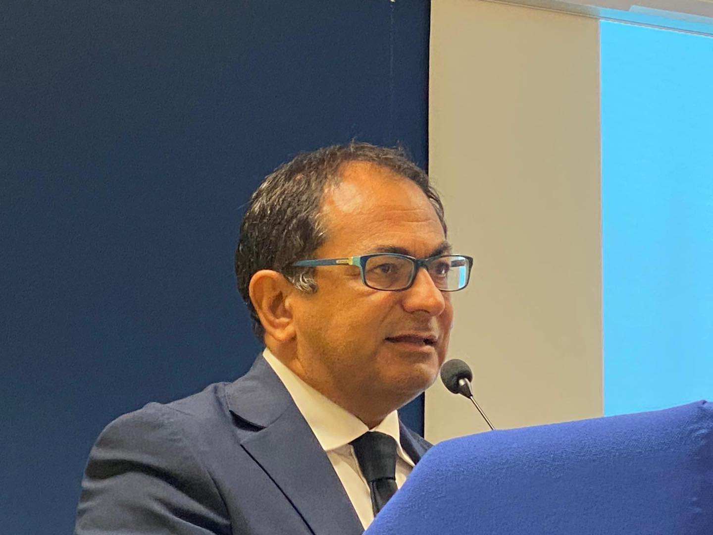 Dal sostegno alle imprese, alla sanità, ai rifiuti. L'impegno politico ...