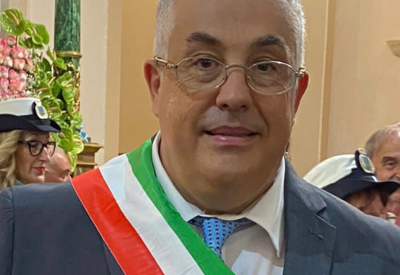 Il sindaco teneva famiglia: imprese bancomat - Live Sicilia