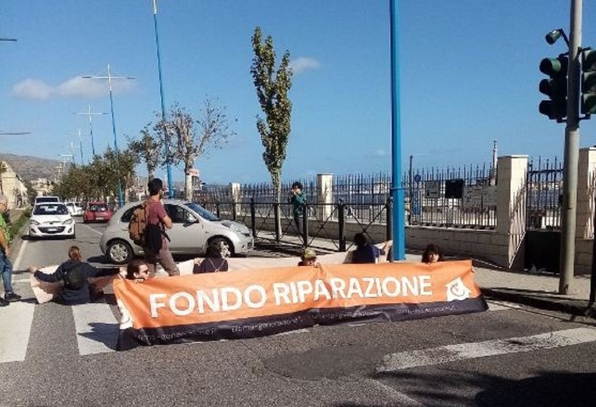 Lotta per l'ambiente e No al Ponte, blitz di Ultima generazione a Messina