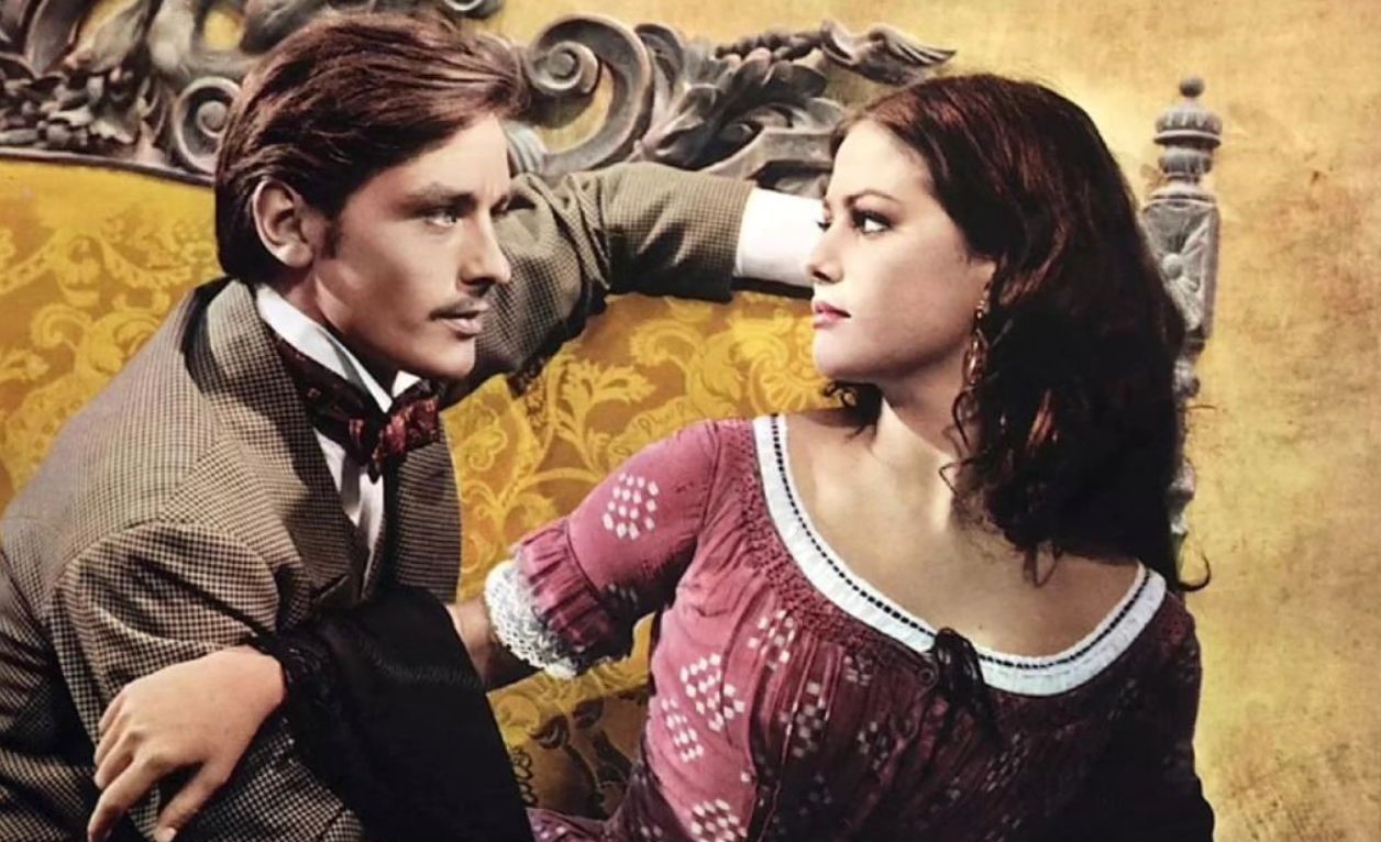 Alain Delon, la sua Sicilia mitologica e l'aneddoto del cappotto non ...