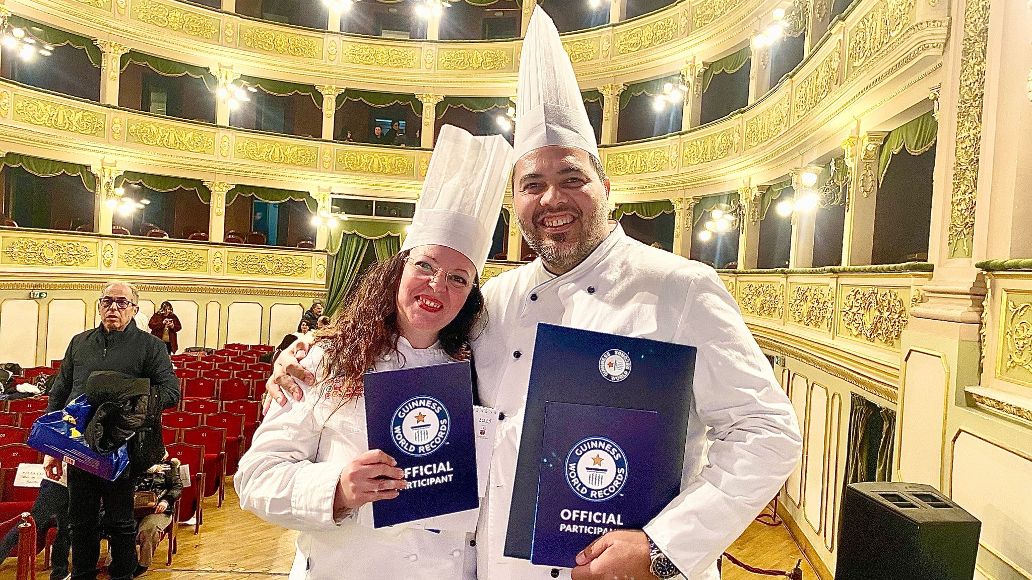 Biancavilla, cannolo e torrone da "Guiness world record"