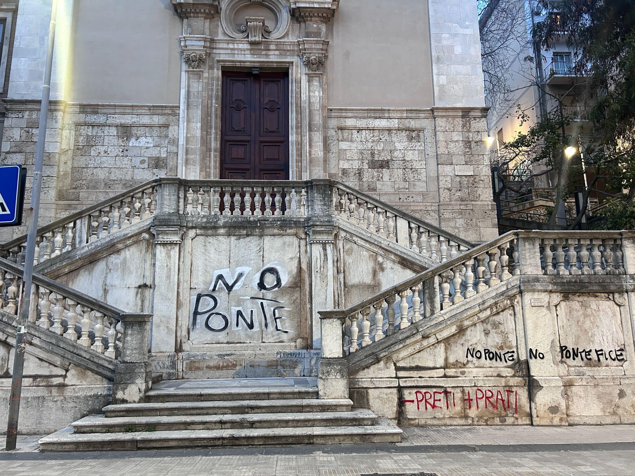 Messina, tensione tra manifestanti e polizia al corteo dei No Ponte