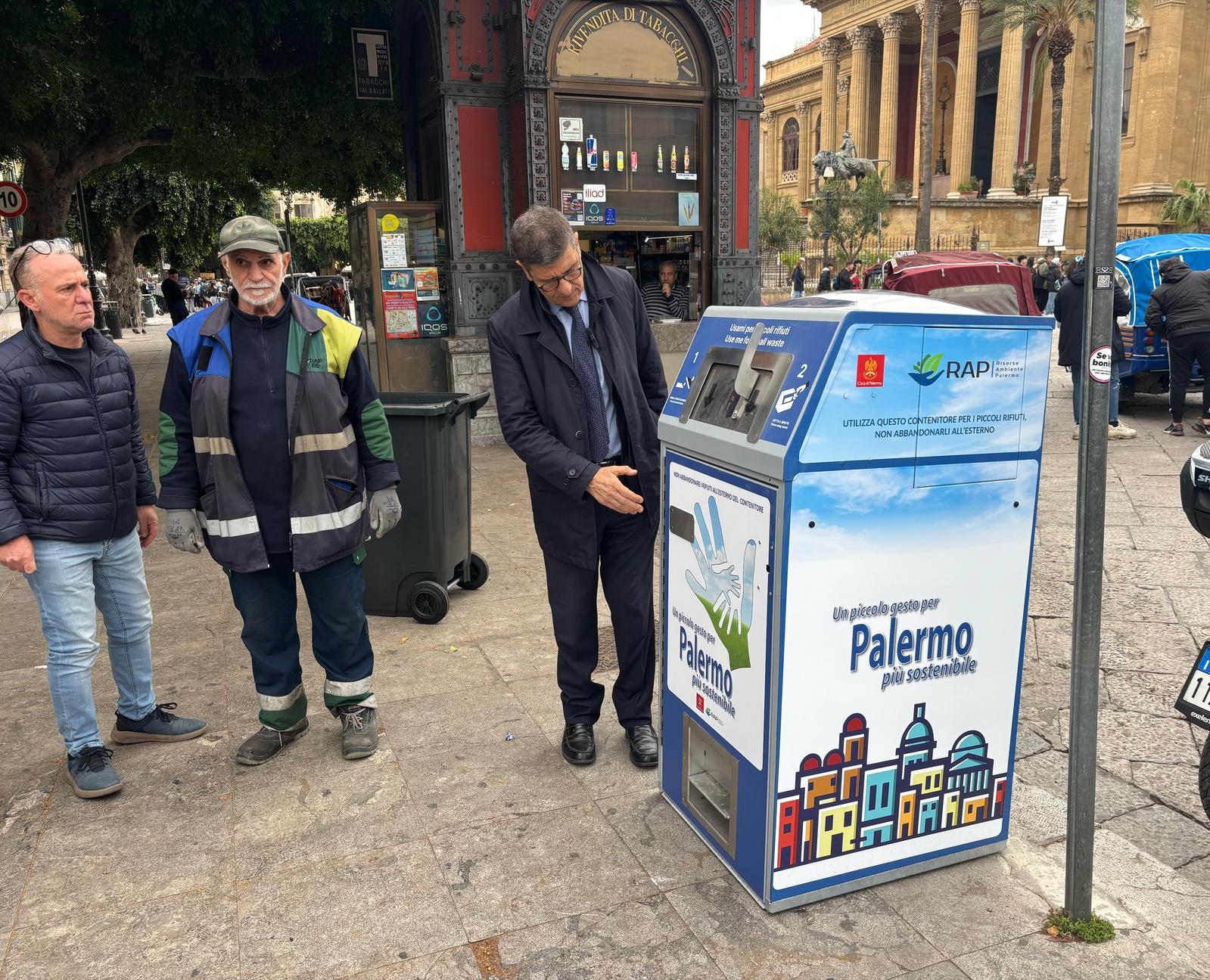 Palermo, 10 'cestini intelligenti'. Todaro: "Passo importante" VIDEO